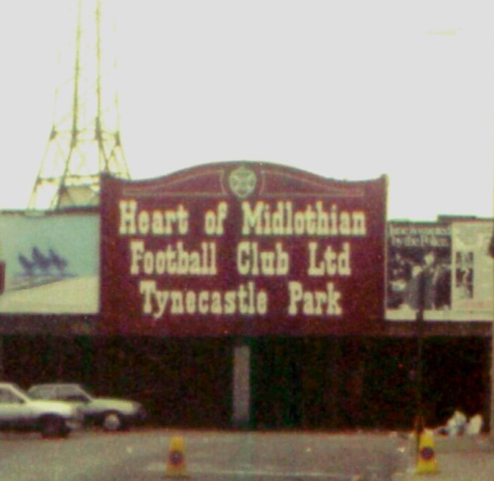 The famous Gorgie Rd end Hearts sign reared it’s head on Twitter today ...