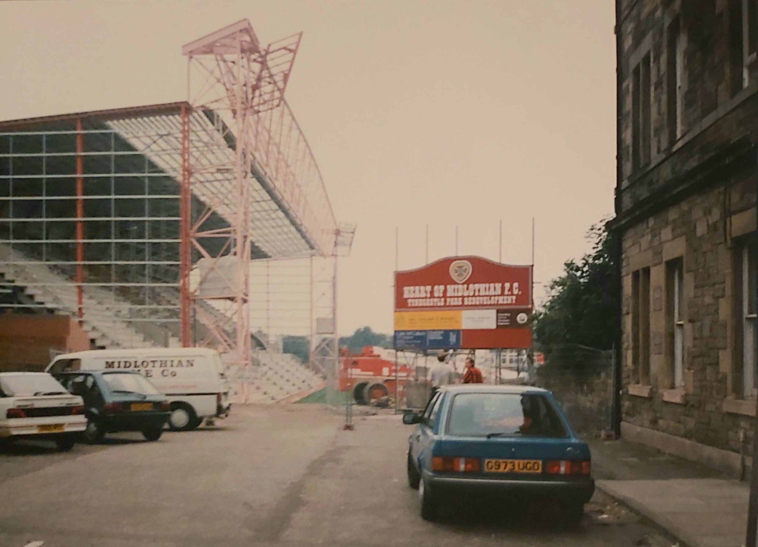 The famous Gorgie Rd end Hearts sign reared it’s head on Twitter today ...