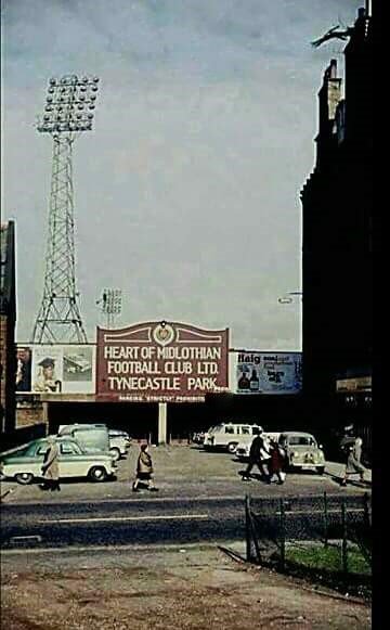 The famous Gorgie Rd end Hearts sign reared it’s head on Twitter today ...