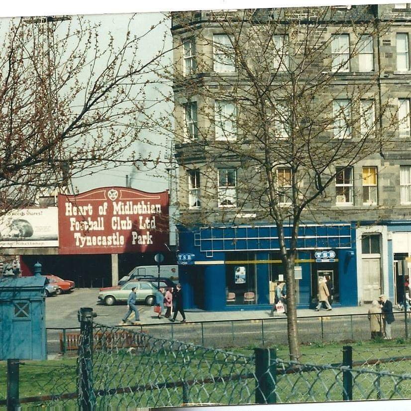 The famous Gorgie Rd end Hearts sign reared it’s head on Twitter today ...