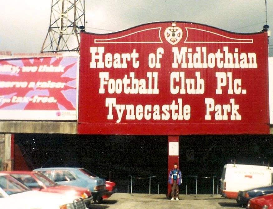 The famous Gorgie Rd end Hearts sign reared it’s head on Twitter today ...