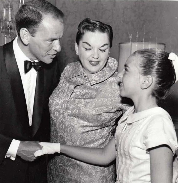 Your favourite male and female singer - The Shed - Jambos Kickback