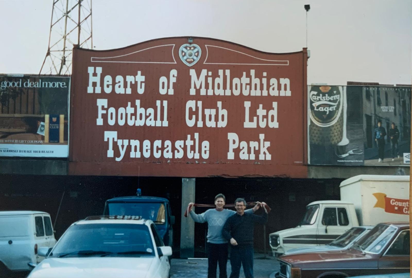 The famous Gorgie Rd end Hearts sign reared it’s head on Twitter today ...
